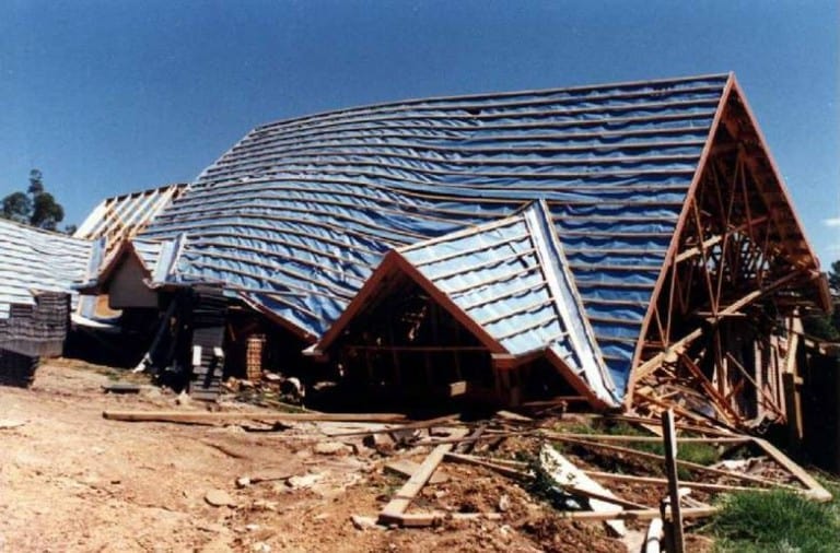 Roof truss collapse from inadequate bracing - Building Connection